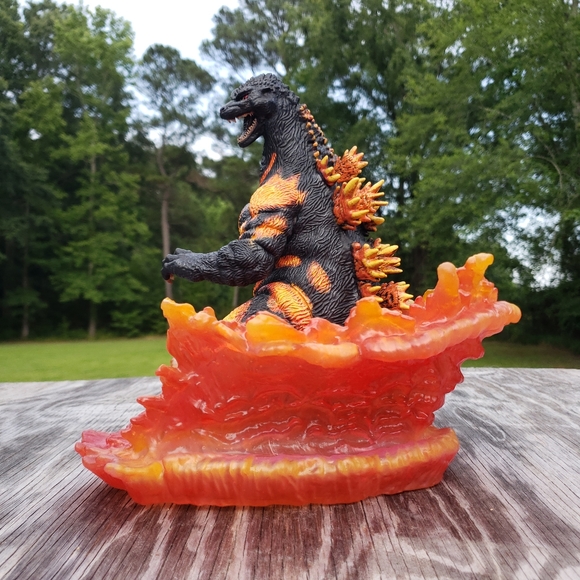 Diamond Select T | Toys | Diamond Select Toys Godzilla 995 Burning ...